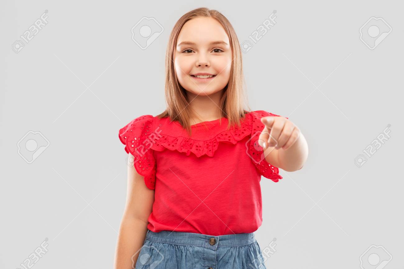 Dónde comprar una remera roja lisa para niña a buen precio